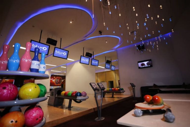 Bowling in Bangkok | Go Bowling in Bangkok From ฿170/person